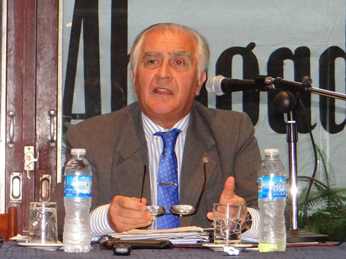 C.A.A. // Nota - El Dr. Héctor Granillo Fernández disertó en Azul y en ...